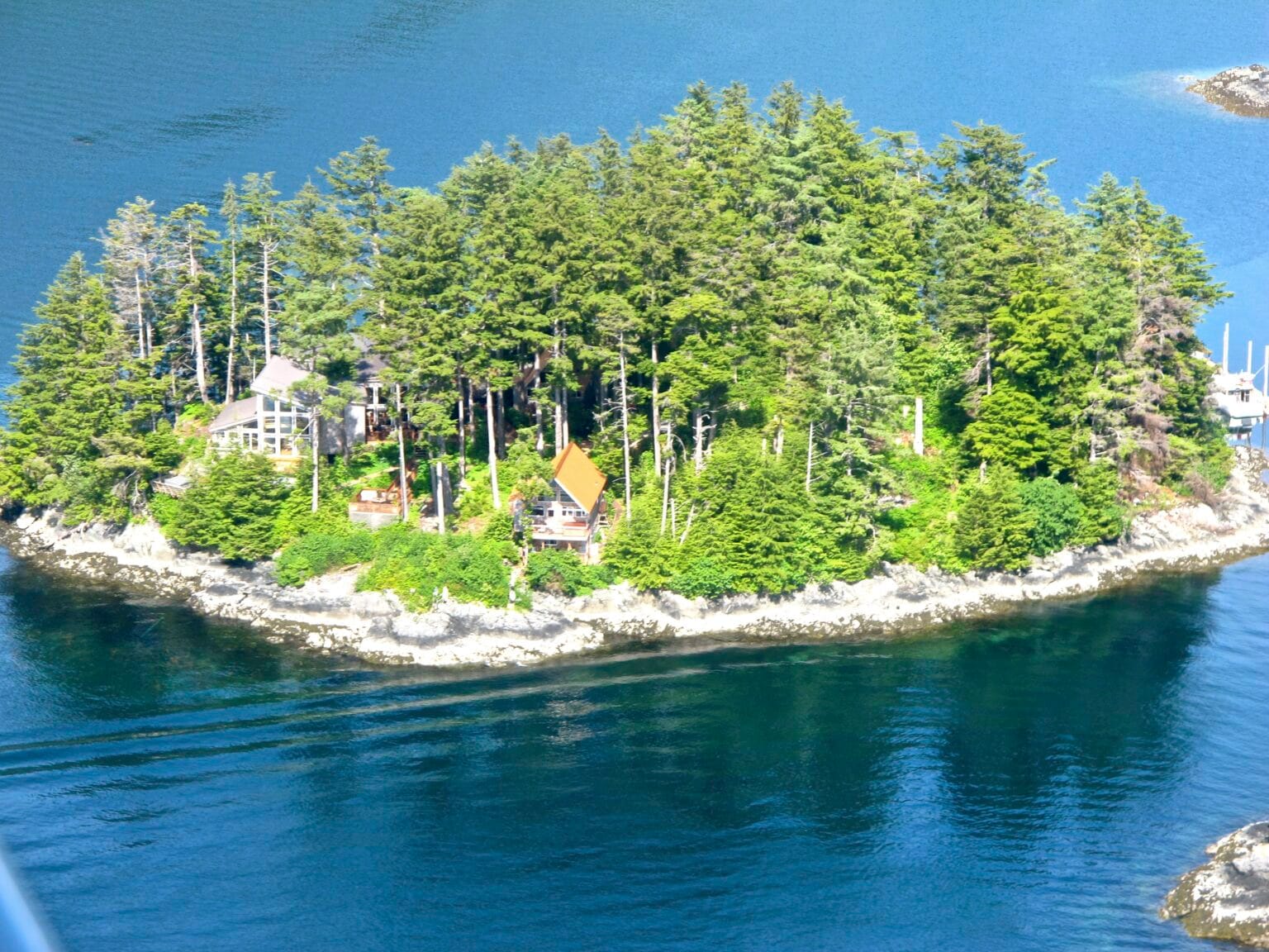 About Us - Dove Island Lodge